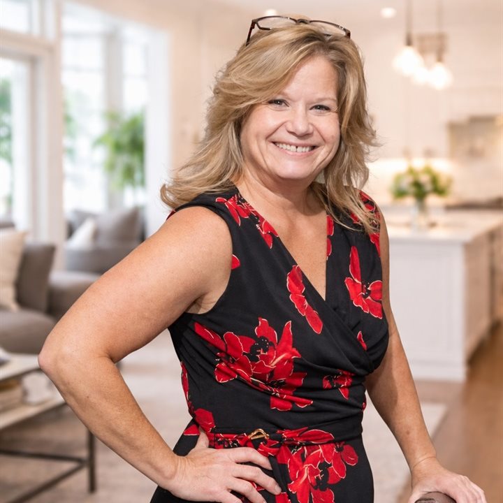 Real Estate agent near Albany, NY 12205