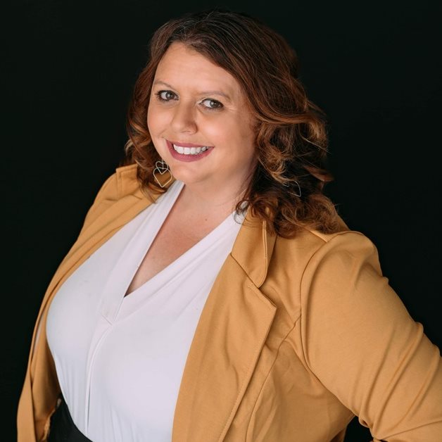 Real Estate agent near first time home buyer